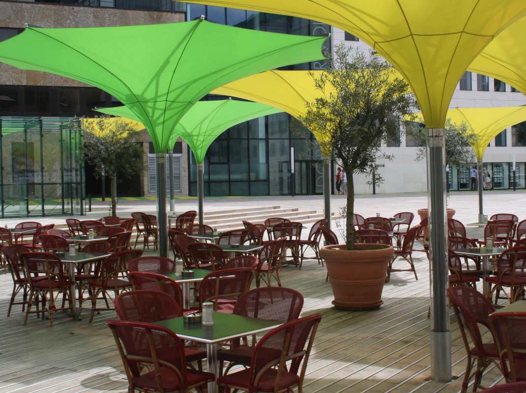 Parasols professionnels et Paravents : Pose et installation